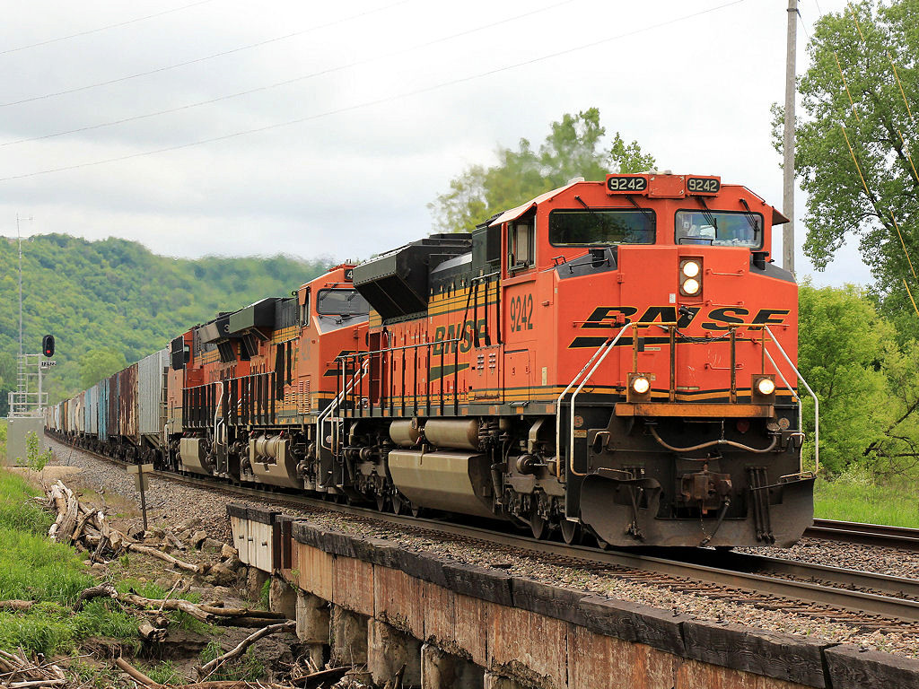 BNSF 9242